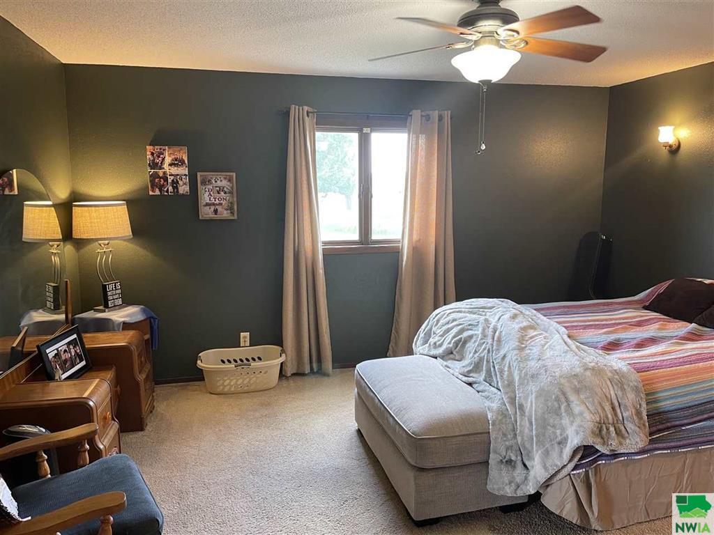 1027 indian ave master bed | Rasmus Realty